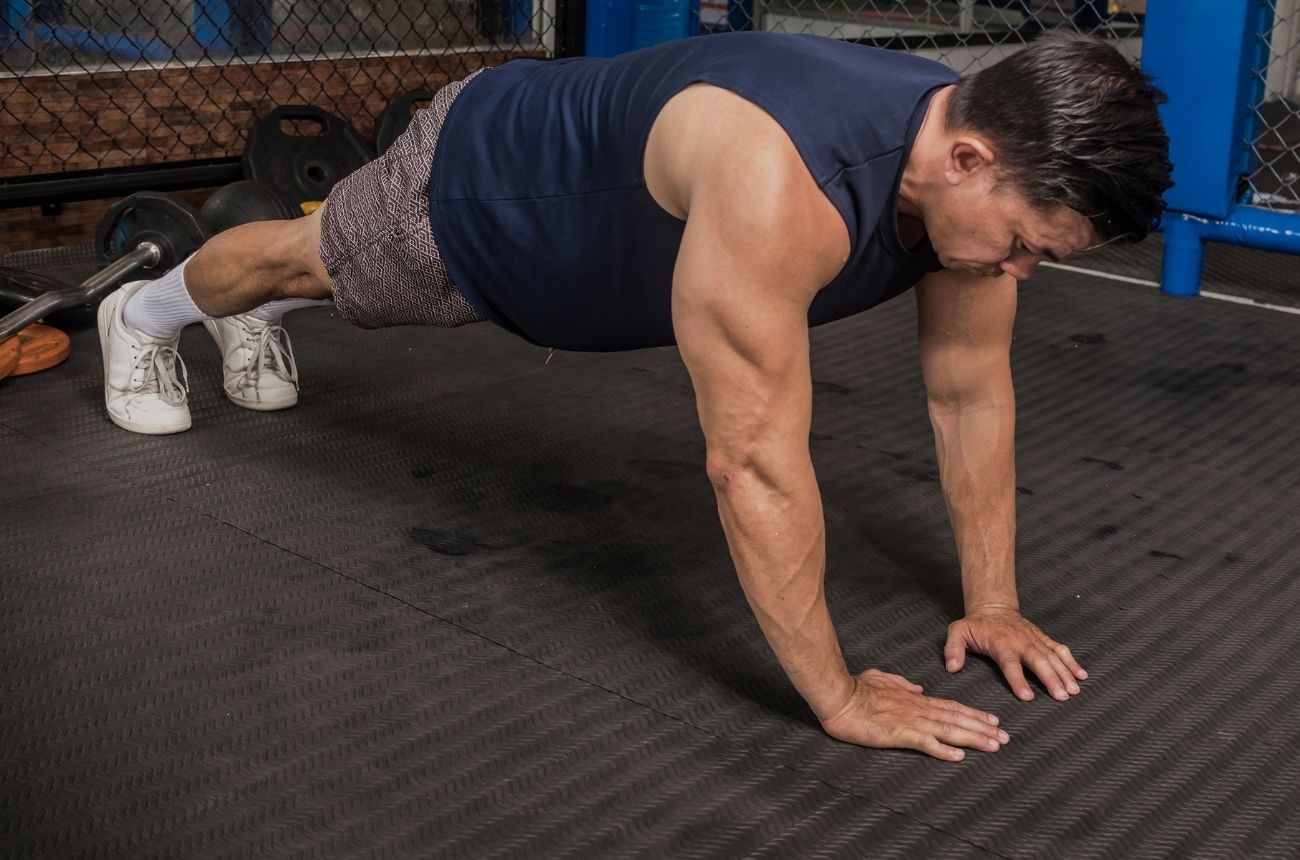 How To Do Close Grip Pushup Exercise Tips And Guide Blogcultfit